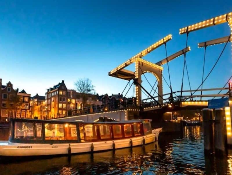 Grachtenfahrt Amsterdam Light Festival - Canal Tour Amsterdam - Best Canal Cruise Amsterdam
